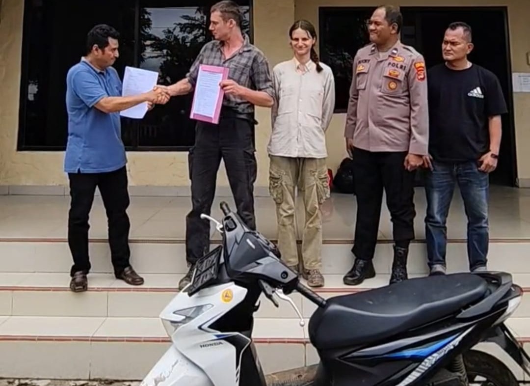 Bule Jerman Apresiasi Polisi Lampung Selatan Usai Sepeda Motor ...
