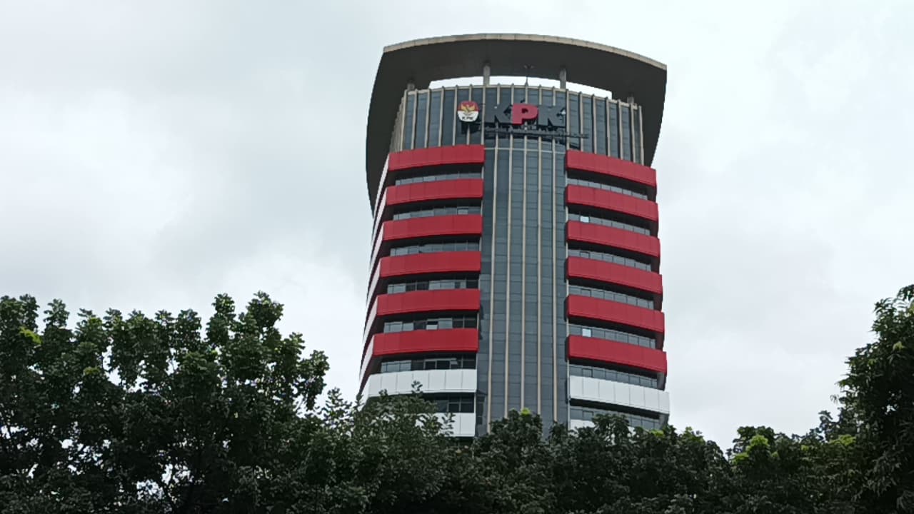 KPK Periksa Istri hingga Tukang Kebun Bupati Lampung Tengah Ardito ...