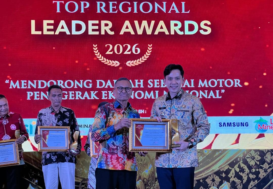 Bupati Egi Terima Disway Top Regional Leader Awards 2026, Lamsel ...