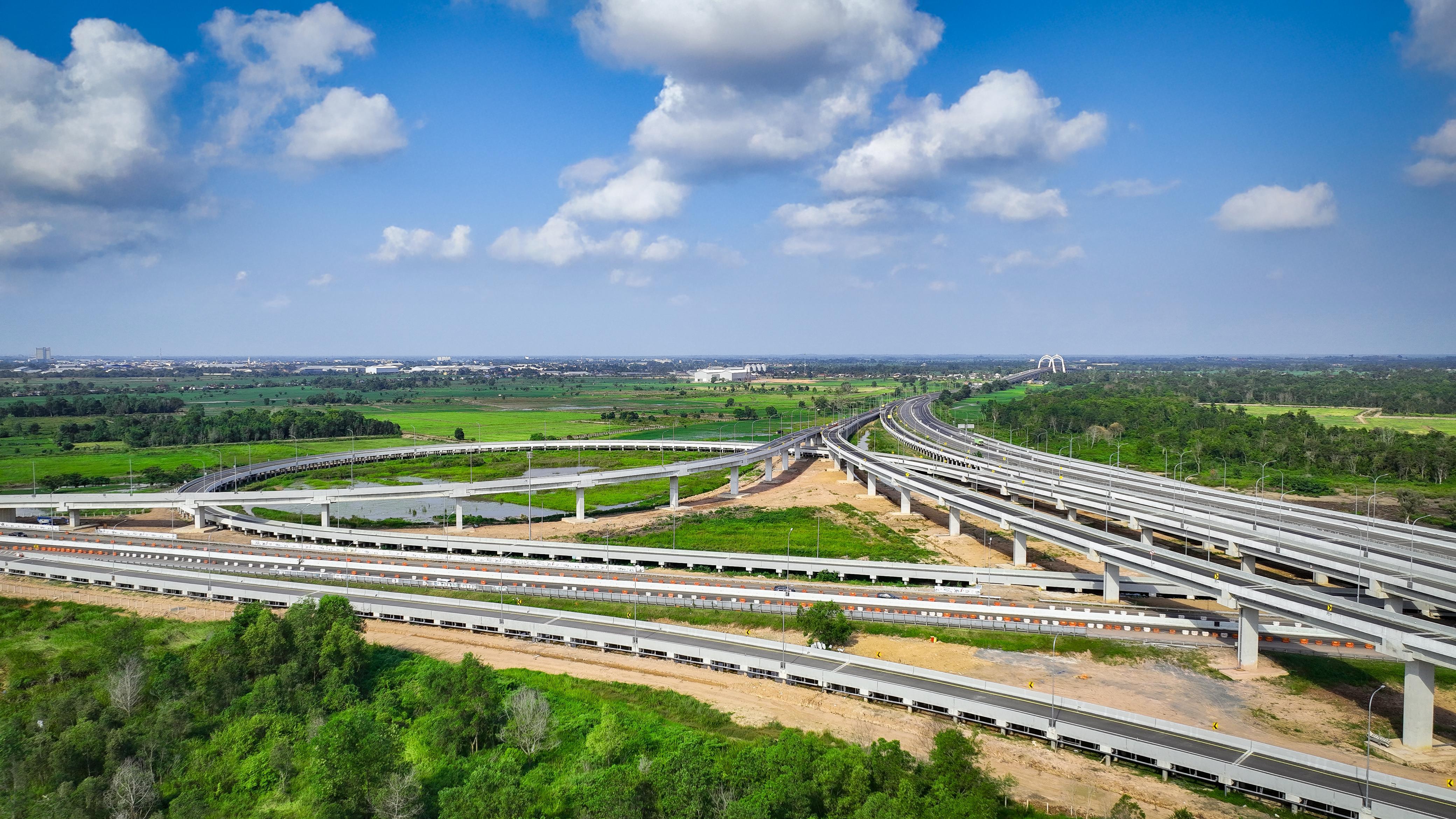 Hutama Karya Tancap Gas Tuntaskan Tol Palembang–Betung, Siap Layani ...